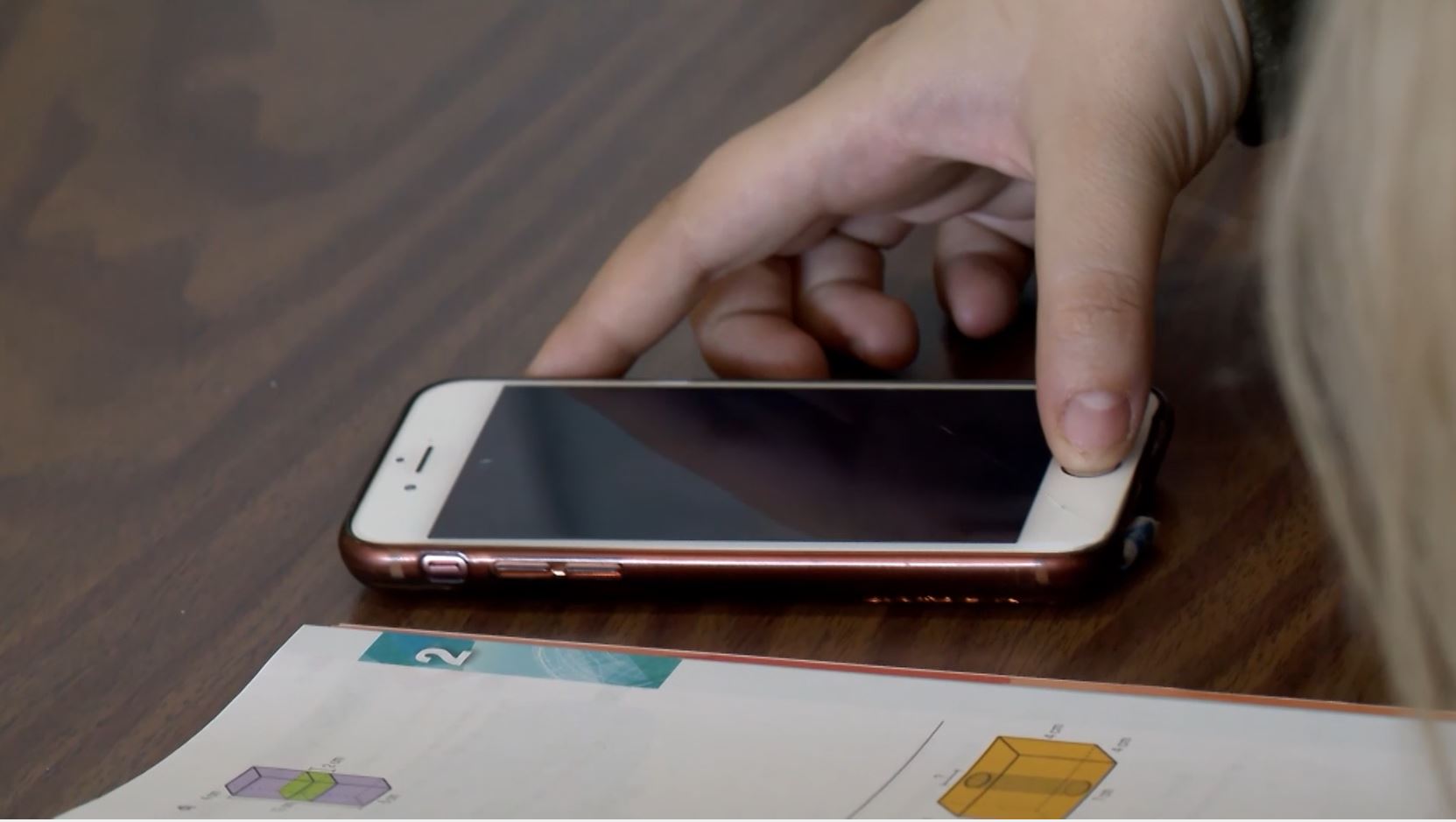 Interdiction du cellulaire en classe - TVA Abitibi-Temiscamingue